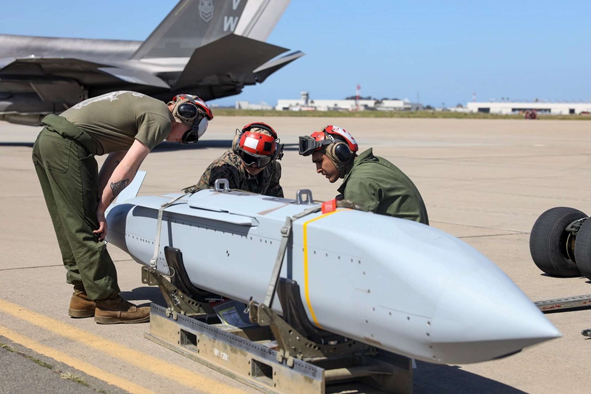 Breaking News: US confirms delivery of long-range AGM-154 Joint Standoff Weapons for Ukraine's F-16